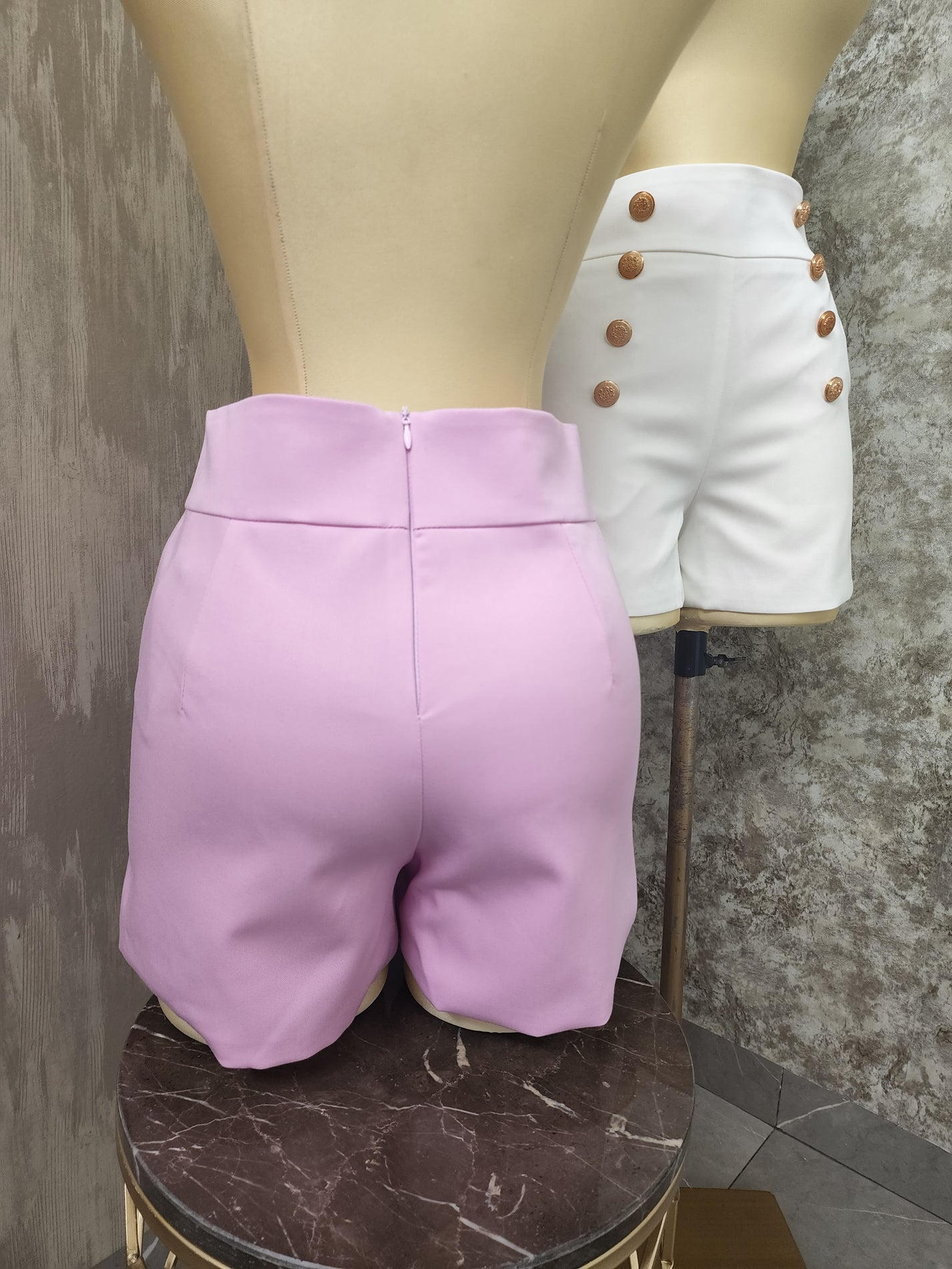 Short con botones dorados – elclosetdeparis